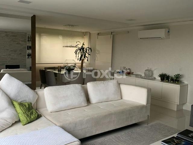 Apartamento com 3 dormitórios em Porto Alegre