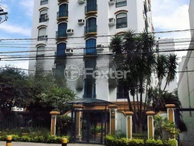 Apartamento com 3 dormitórios em Porto Alegre