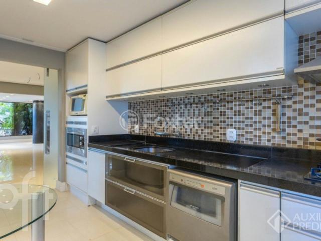 Apartamento com 3 dormitórios em Porto Alegre
