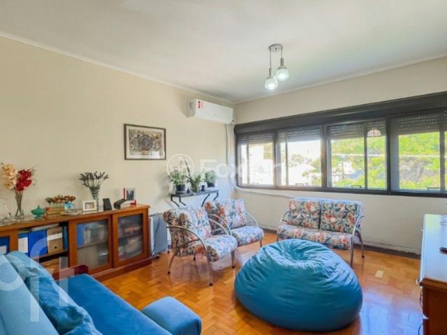 Apartamento com 3 dormitórios em Porto Alegre