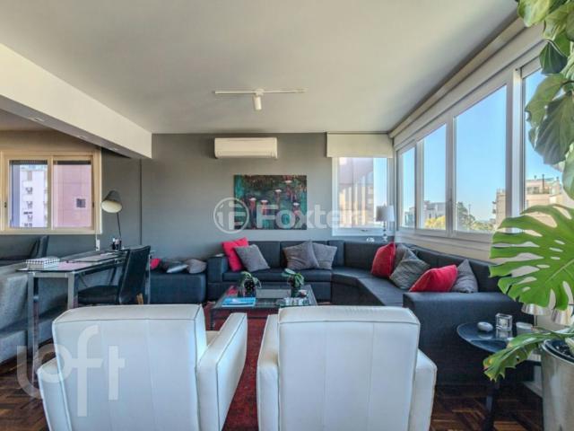 Apartamento com 3 dormitórios em Porto Alegre