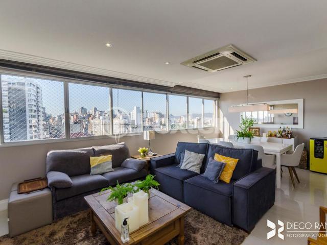 Apartamento com 3 dormitórios em Porto Alegre