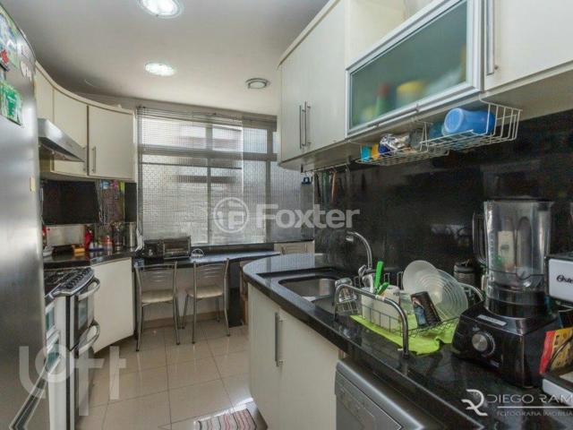 Apartamento com 3 dormitórios em Porto Alegre