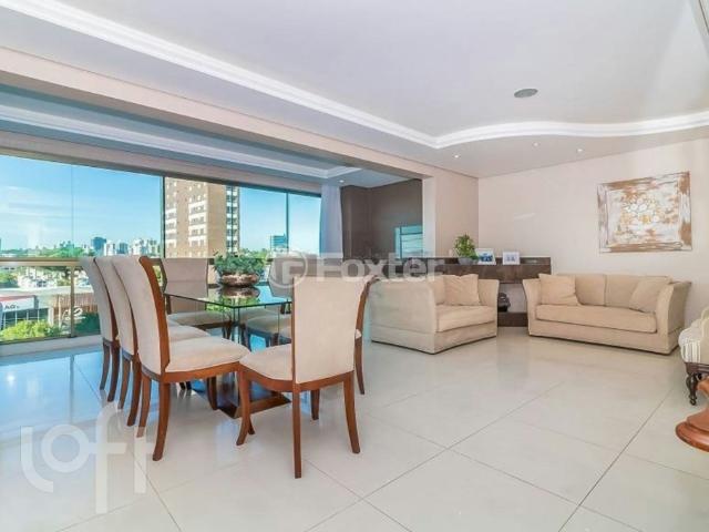 Apartamento com 3 dormitórios em Porto Alegre