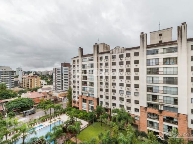 Apartamento com 3 dormitórios em Porto Alegre