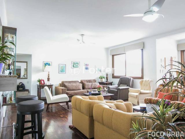 Apartamento com 3 dormitórios em Porto Alegre