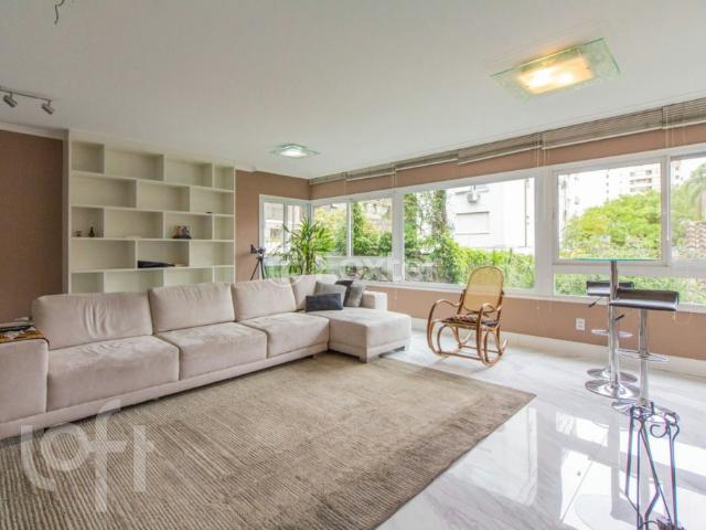 Apartamento com 3 dormitórios em Porto Alegre