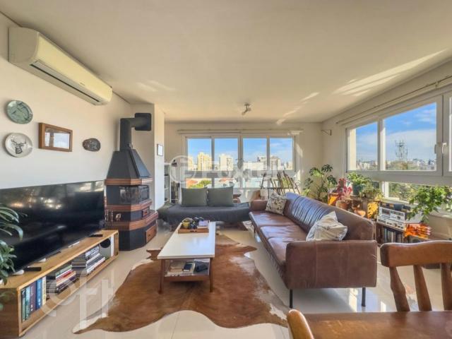 Apartamento com 3 dormitórios em Porto Alegre