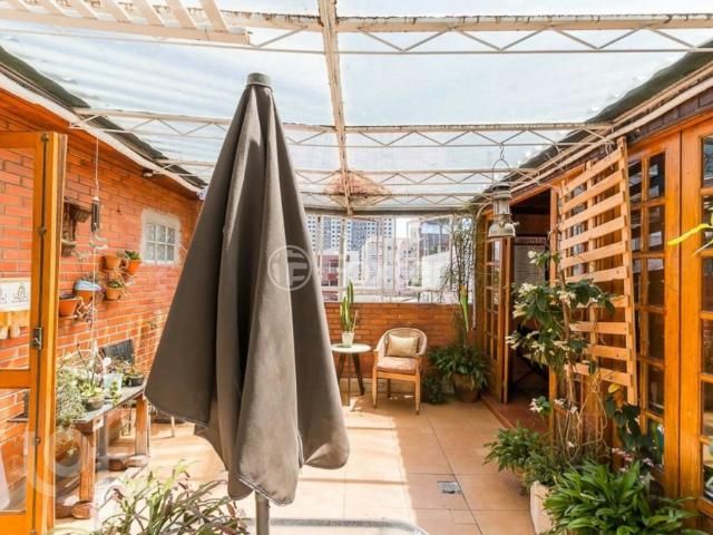 Apartamento com 3 dormitórios em Porto Alegre