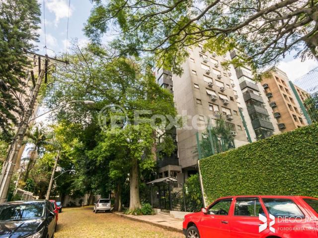 Apartamento com 3 dormitórios em Porto Alegre