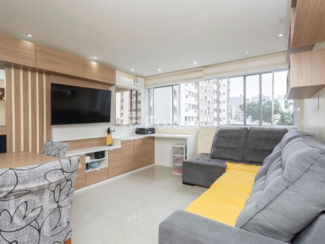 Apartamento com 3 dormitórios em Porto Alegre