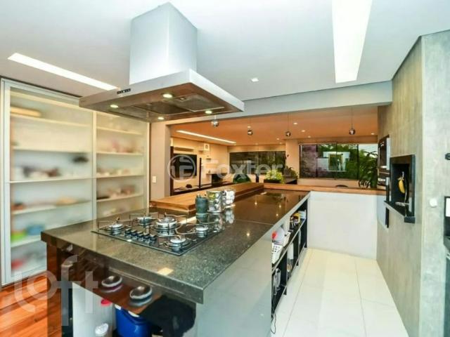 Apartamento com 3 dormitórios em Porto Alegre