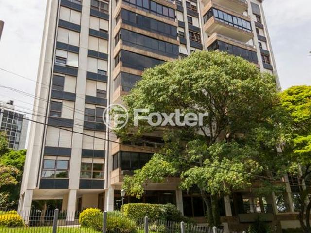 Apartamento com 3 dormitórios em Porto Alegre