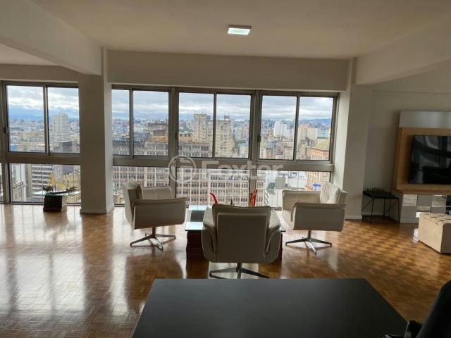 Apartamento com 3 dormitórios em Porto Alegre