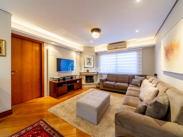 Apartamento com 3 dormitórios em Porto Alegre