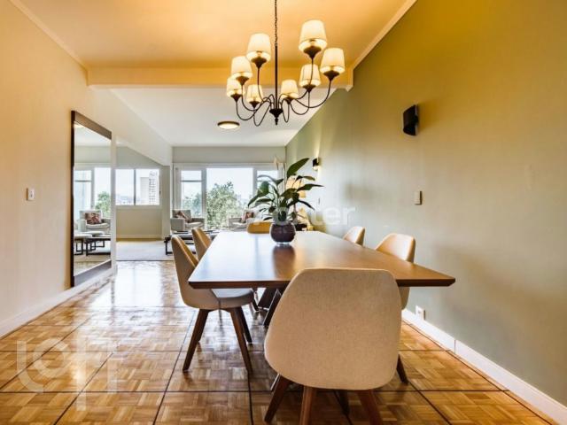 Apartamento com 3 dormitórios em Porto Alegre