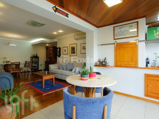 Apartamento com 3 dormitórios em Porto Alegre