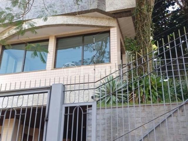Apartamento com 3 dormitórios em Porto Alegre