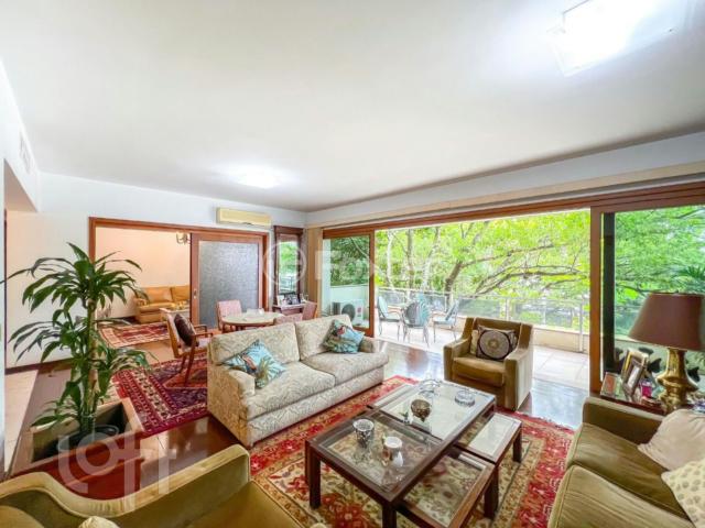 Apartamento com 3 dormitórios em Porto Alegre