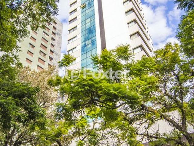 Apartamento com 3 dormitórios em Porto Alegre