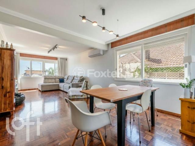 Apartamento com 3 dormitórios em Porto Alegre