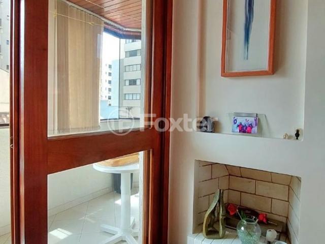 Apartamento com 3 dormitórios em Porto Alegre