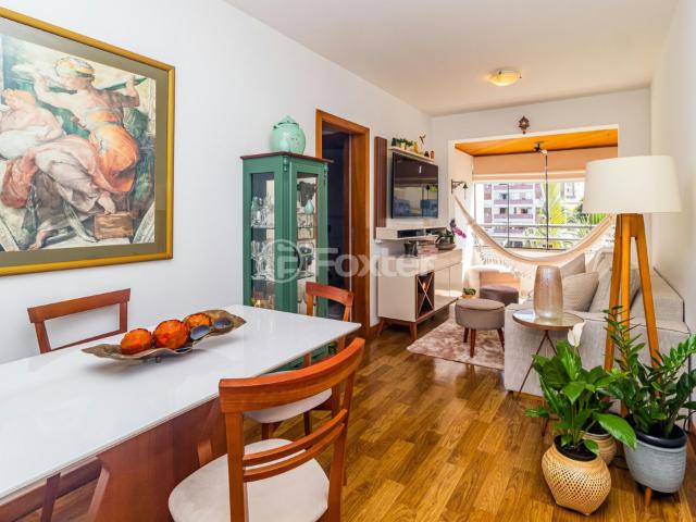 Apartamento com 3 dormitórios em Porto Alegre