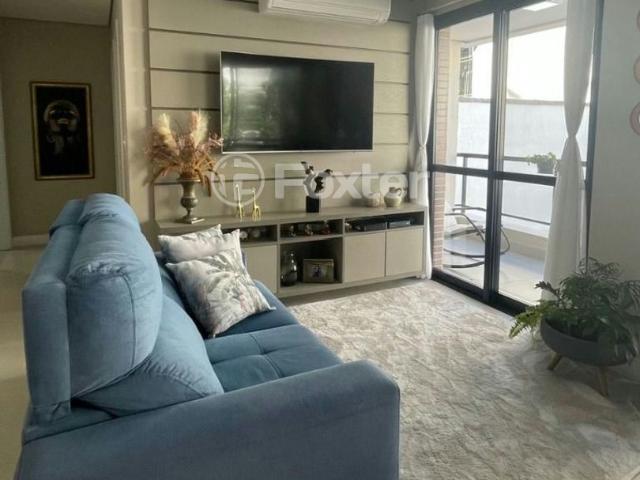 Apartamento com 3 dormitórios em Porto Alegre