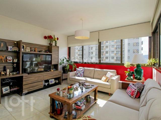 Apartamento com 3 dormitórios em Porto Alegre