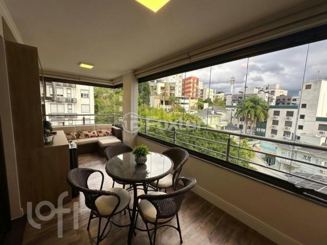 Apartamento com 3 dormitórios em Porto Alegre