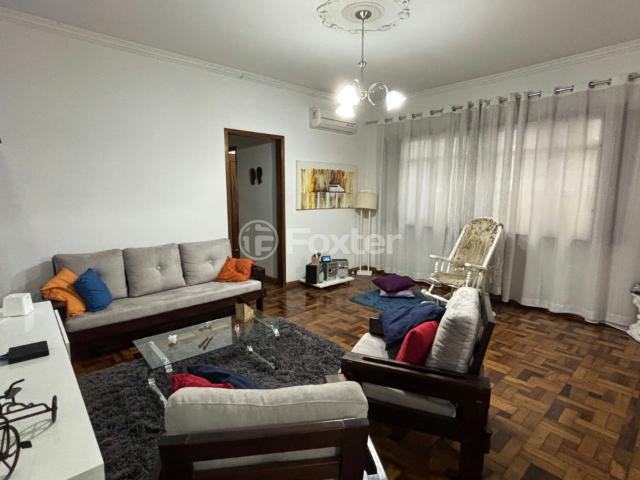 Apartamento com 3 dormitórios em Porto Alegre