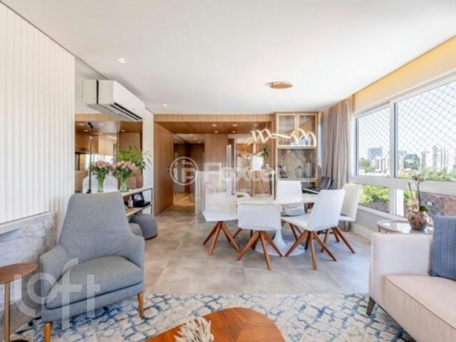 Apartamento com 3 dormitórios em Porto Alegre