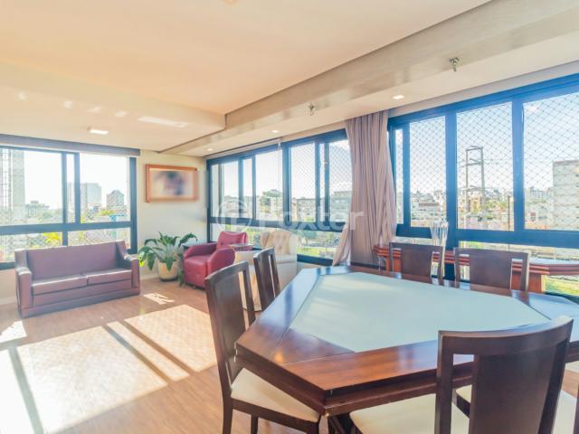 Apartamento com 3 dormitórios em Porto Alegre