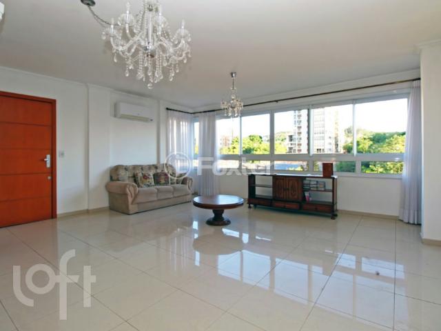 Apartamento com 3 dormitórios em Porto Alegre