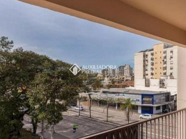 Apartamento com 3 dormitórios no bairro Floresta