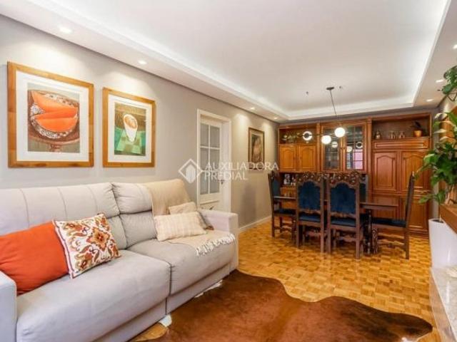 Apartamento com 3 dormitórios no bairro Menino Deus