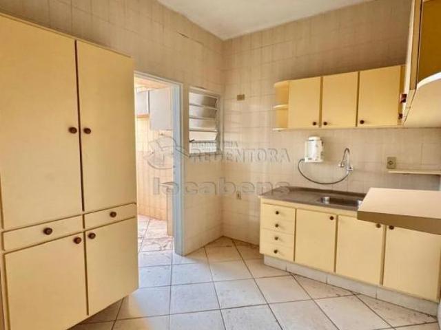 Apartamento com 3 dormitórios, sacada e Elevador no Parque Industrial
