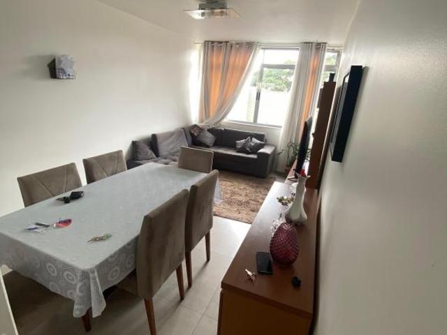 Apartamento com 3 dormitórios, sendo 1 pequeno, uma vaga de garagem