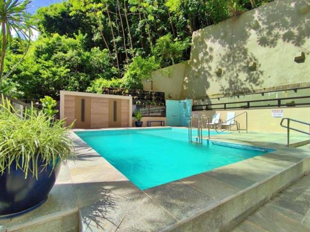 Apartamento com 3 dormitórios sendo 1 suíte à venda, 138 m² por R$ 750.000 Pitangueiras Guarujá/