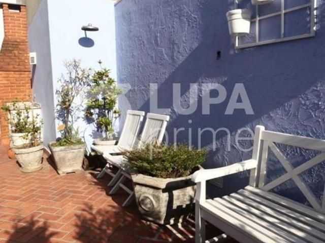 Apartamento com 3 dormitórios sendo 1 suíte á venda em Moema
