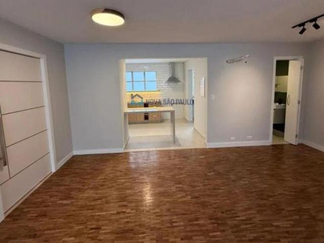 Apartamento com 3 dormitórios sendo 1 suite, à venda em Moema