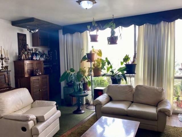 Apartamento com 3 dormitórios sendo 1 suíte e 3 vagas, em área nobre da Santa Cecília