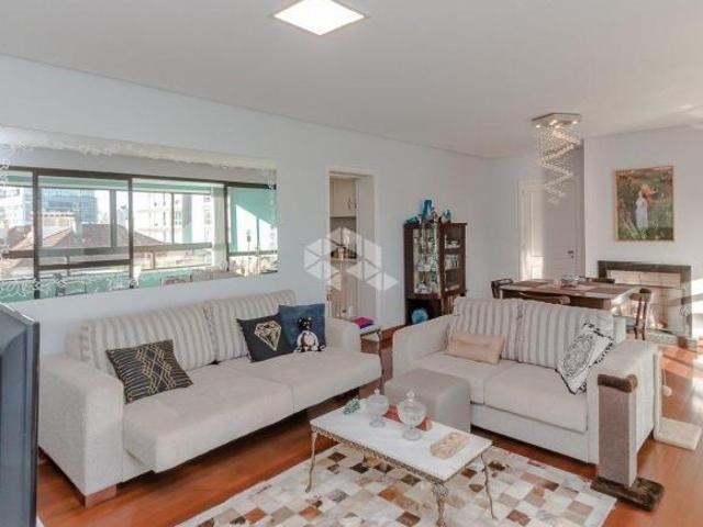 Apartamento com 3 dormitórios, sendo 1 suíte e 3 vagas no bairro Auxiliadora