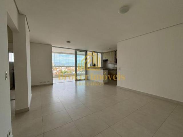 Apartamento com 3 dormitórios, sendo 1 suíte e 2 vagas de garagens com vista para o mar no jardin Ar