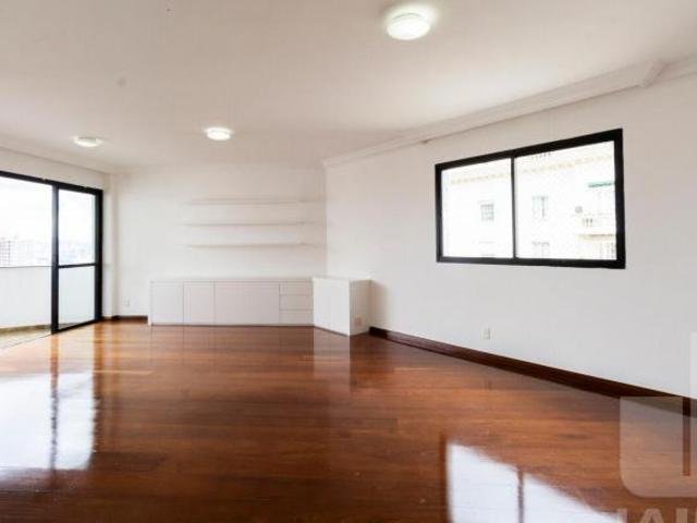 Apartamento com 3 dormitórios sendo 1 suíte e 2 vagas em prédio com lazer Higienópolis