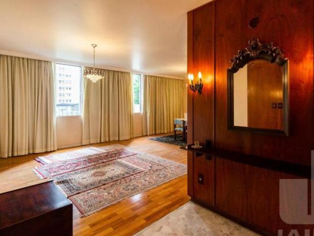 Apartamento com 3 dormitórios sendo 1 suíte e 2 vagas em Santa Cecília