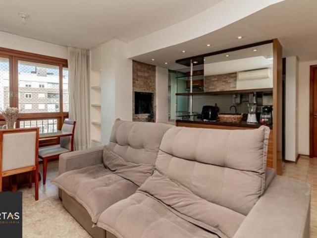 Apartamento com 3 dormitórios sendo 1 suíte, 2 banheiros, lareira, churrasquei