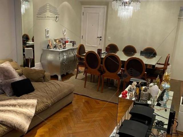 Apartamento com 3 dormitorios sendo 2 suites, com 130m de area util, copa e cozinha com ilha, amplo