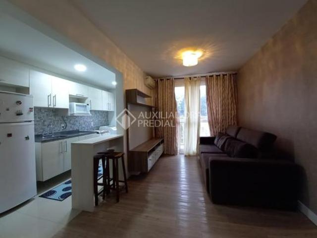 Apartamento com 3 dormitórios sendo uma suíte e closet mobiliado e 72 m² de área útil