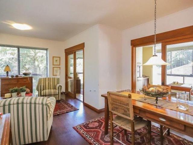 Apartamento com 3 dormitórios, suíte, 2 vagas e varanda com churrasqueira